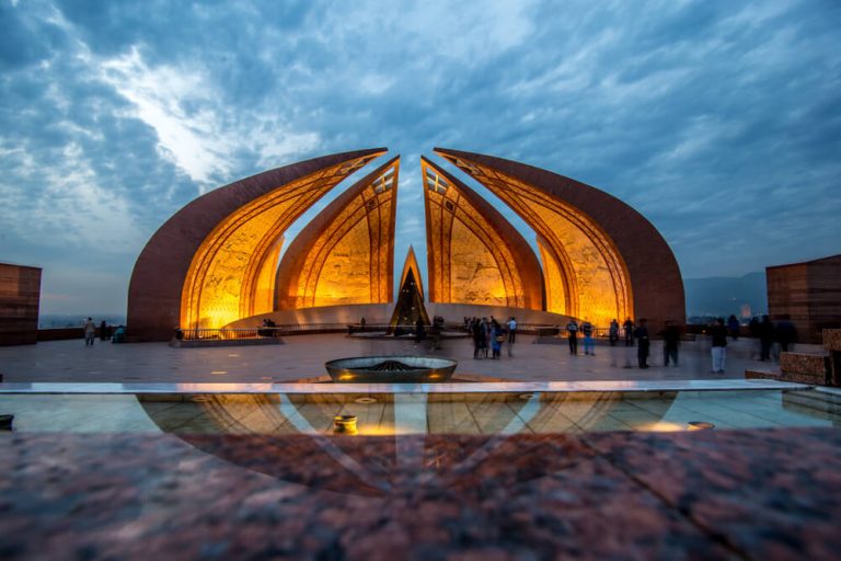 Pakistan Monument Islamabad – A Tribute to Our Brave Hearts | Traveler ...