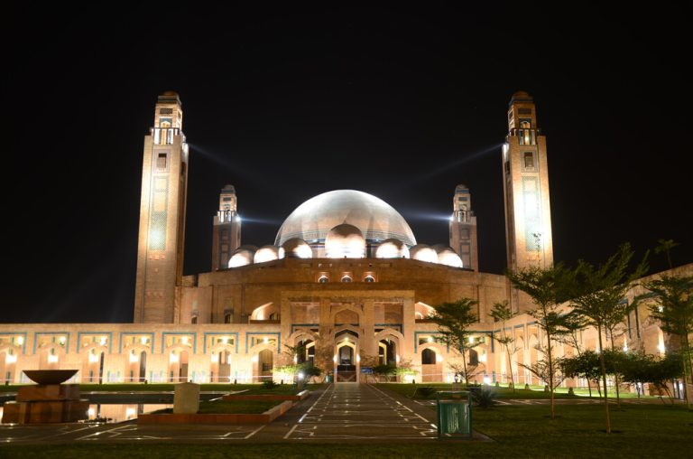 Grand Jamia Mosque Bahria Town, Lahore | Traveler Trails