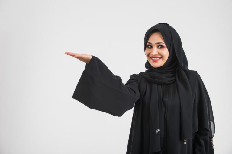 Traditional Black Abaya | The Most Worn Emirati Attire
