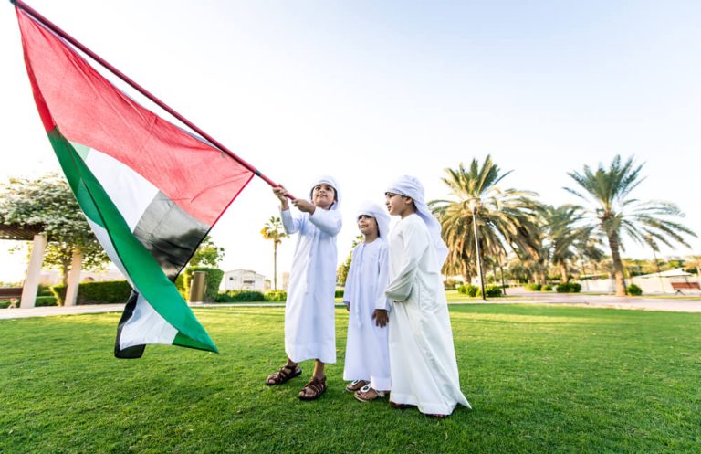 UAE Traditional Clothes | Emirati Traditional Dress
