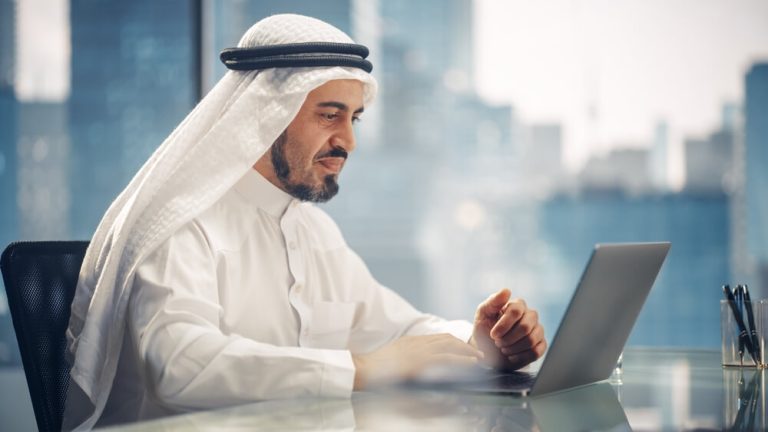 Ghutra | Emirate Men Headscarf | Why Arab Men Wear Ghutra