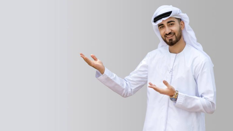 Kandura | The History Behind The Traditional Dress Of Emirati Men